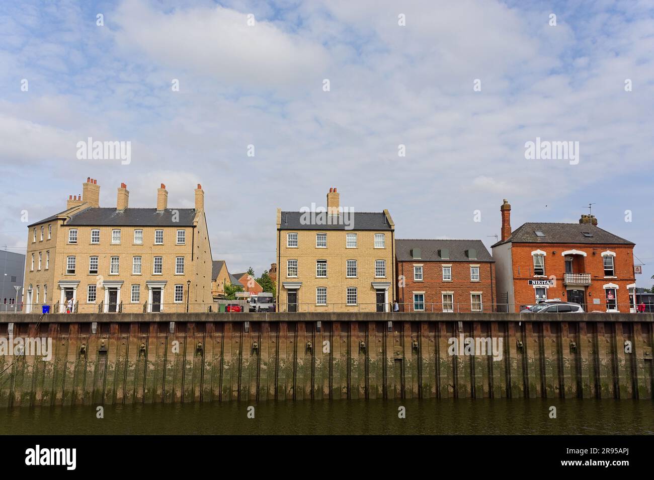 River wall hi-res stock photography and images - Alamy