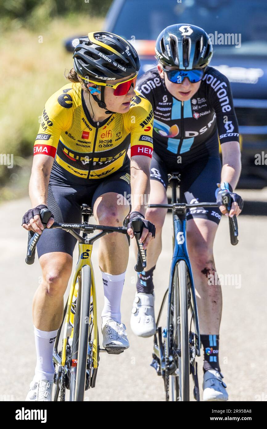 VALKENBURG - Eva van Agt (L) and Esmee Peperkamp (R) during the NK ...