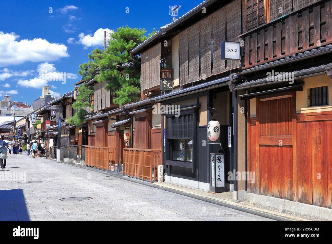 Alley in gion hi-res stock photography and images - Alamy