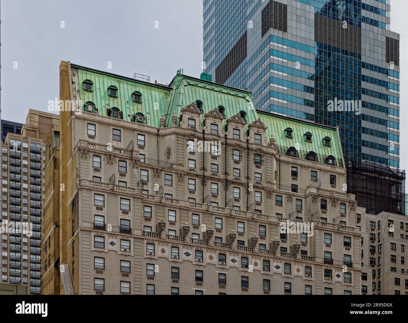 Paramount hotel new york exterior hi-res stock photography and images ...