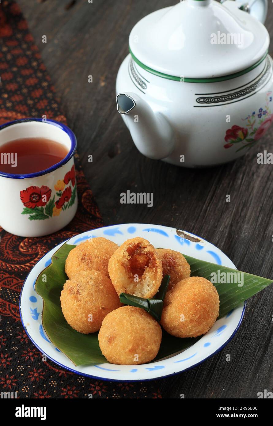 Misro, Amis di Jero. Cassava with Palm Sugar Inside, Deep Fried ...