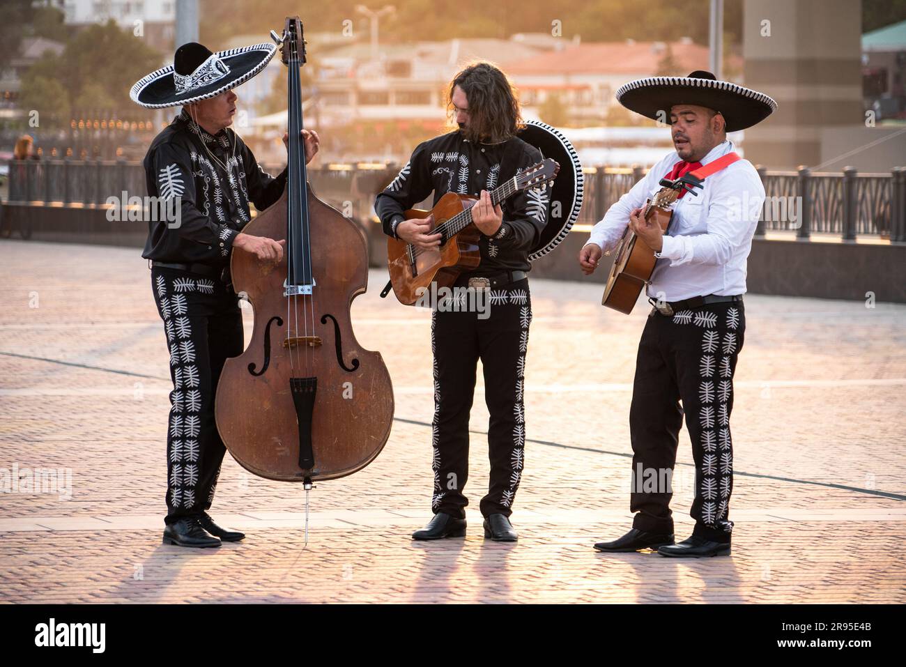 Mexican music band hi-res stock photography and images - Alamy