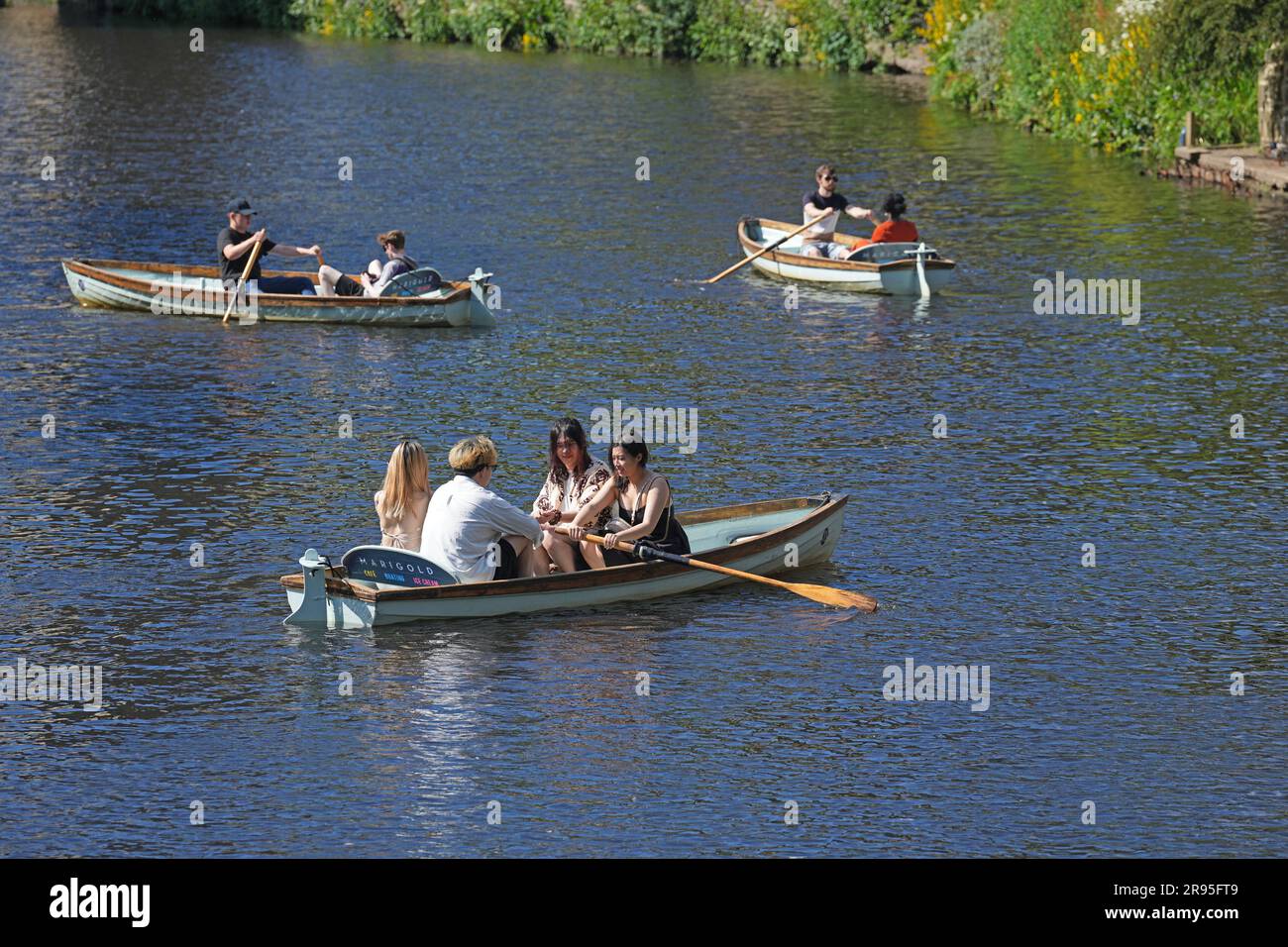 People enjoy the hot weather in rowing boats on the River Nidd in North ...