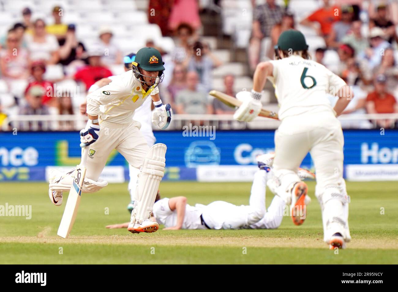 Australia's Phoebe Litchfield (left) and Beth Mooney make a run during ...
