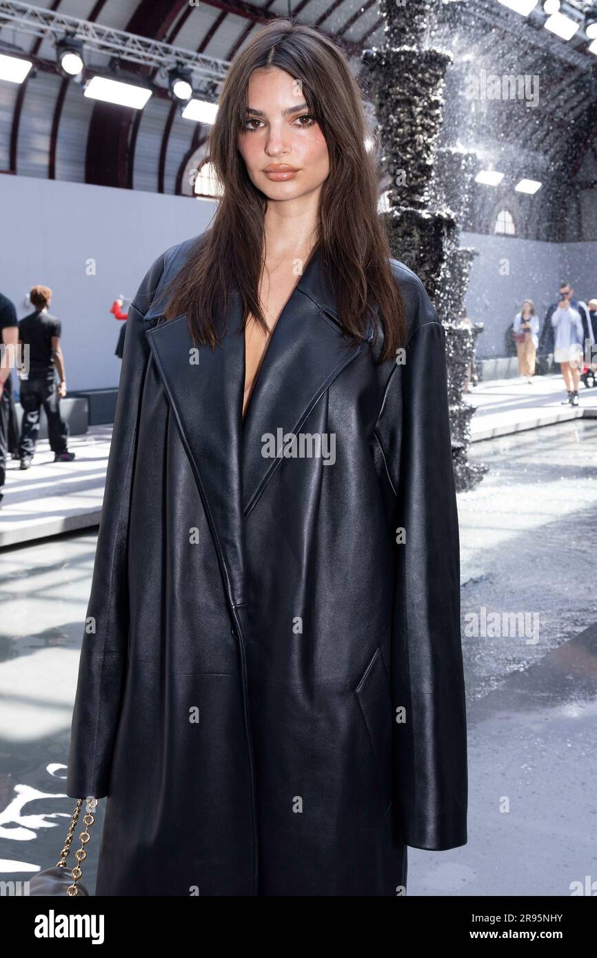 Paris, Frankreich. 24th June, 2023. Emily Ratajkowski attends LOEWE ...