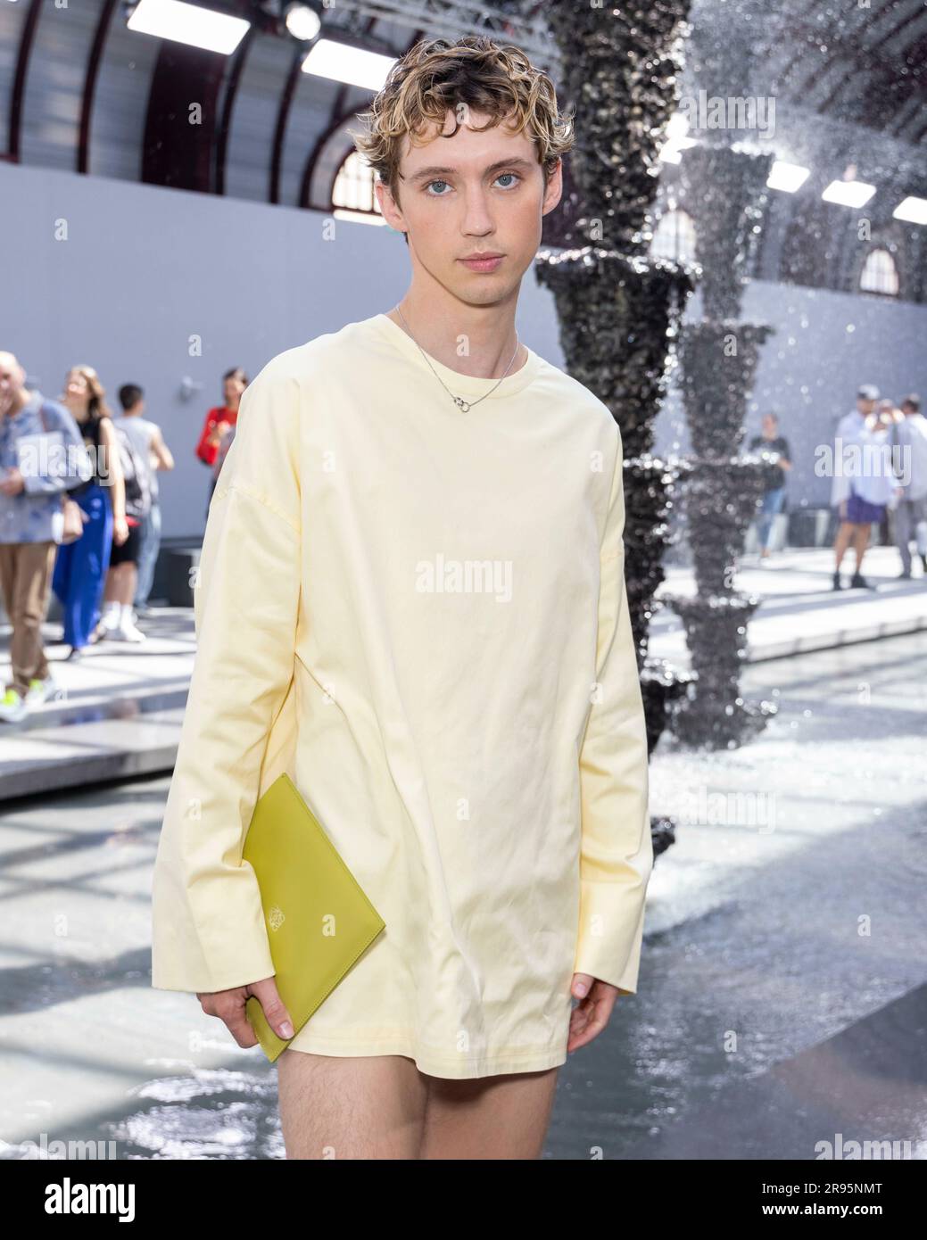 Paris, Frankreich. 24th June, 2023. Troye Sivan attends LOEWE Spring ...