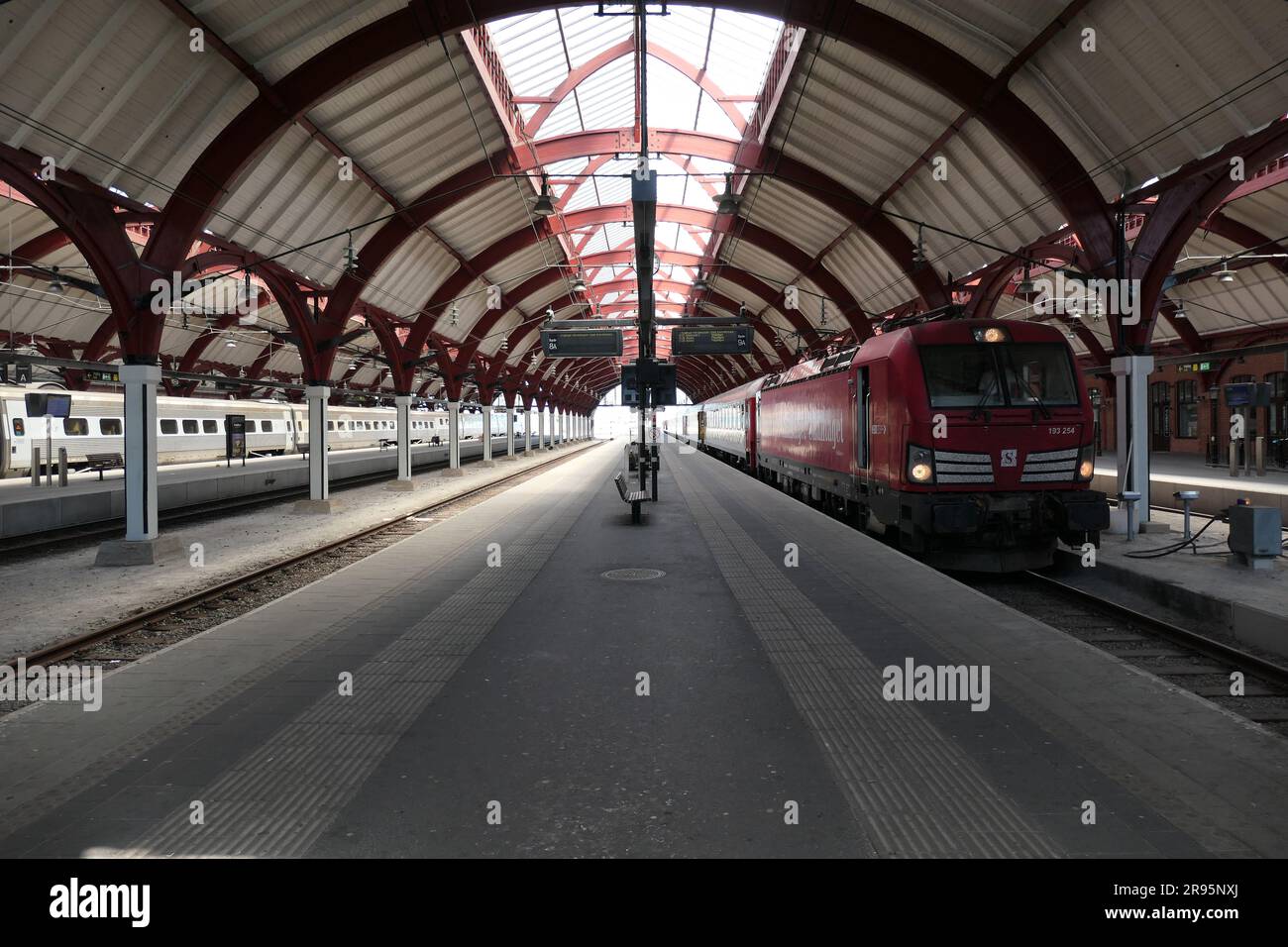 Malmö Hauptbahnhof // Malmö Main Train Station Stock Photo - Alamy