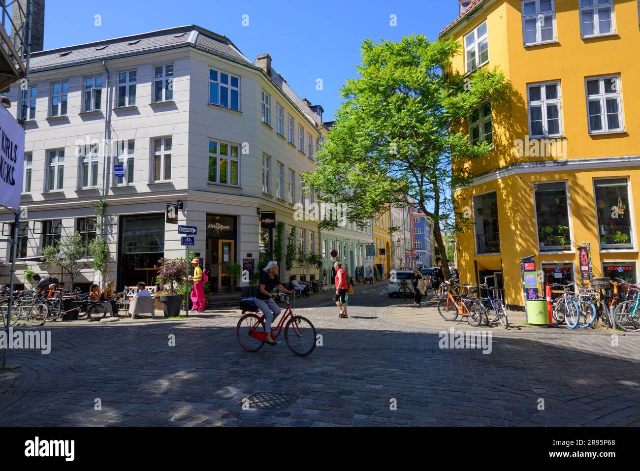 Kopenhagen, Straßenszene im Zentrum // Copenhagen, Street View in the ...