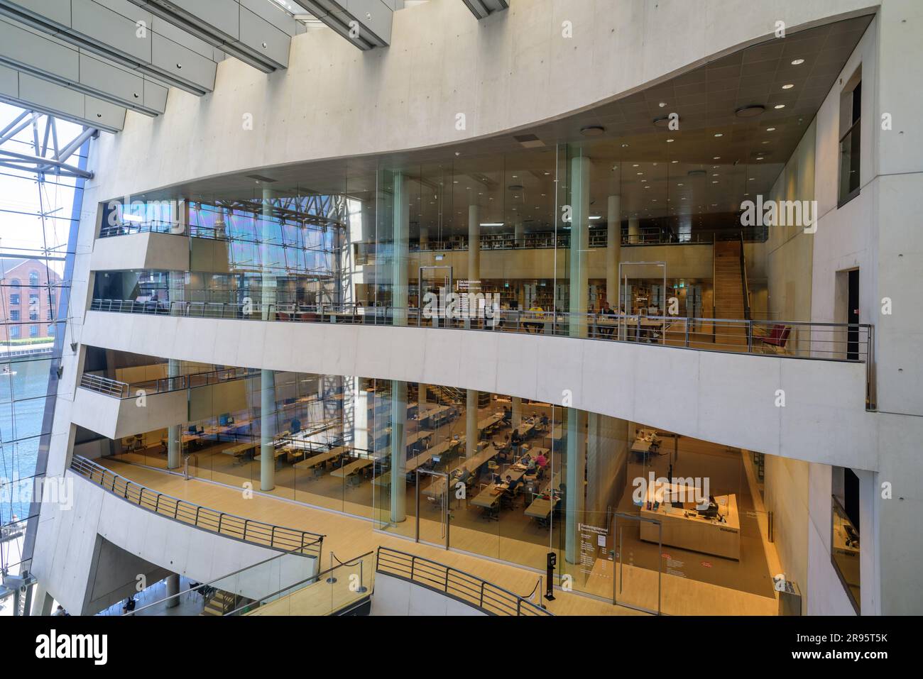 Kopenhagen, Hafen, "schwarzer Diamant" (Königliche Bibliothek), Atrium ...