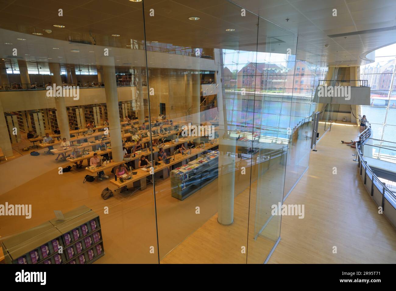 Kopenhagen, Hafen, "schwarzer Diamant" (Königliche Bibliothek), Atrium ...