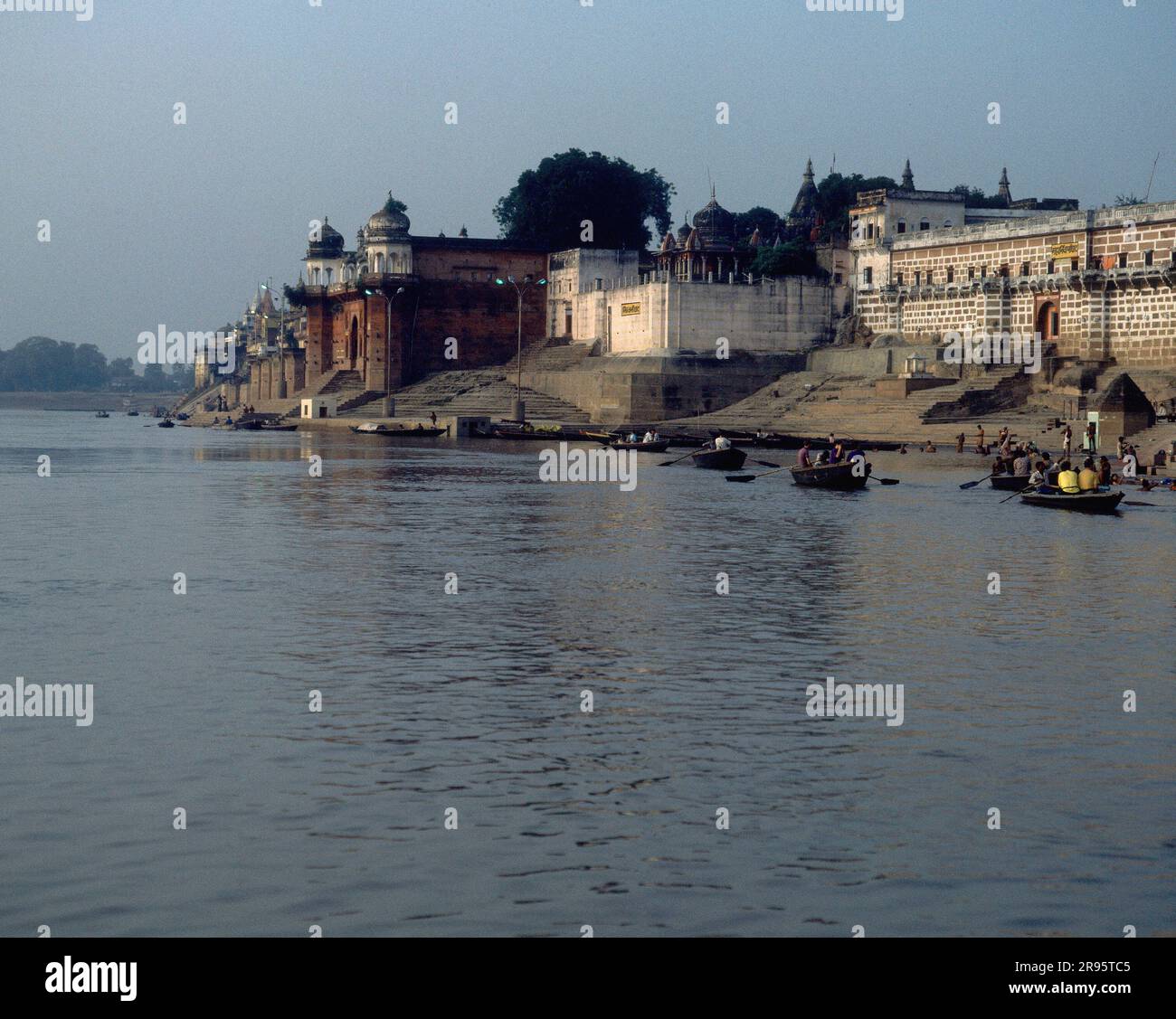 BENARES CIUDAD SAGRADA(ANTIGUA CAPITAL)A ORILLAS DEL GANGES. Location ...