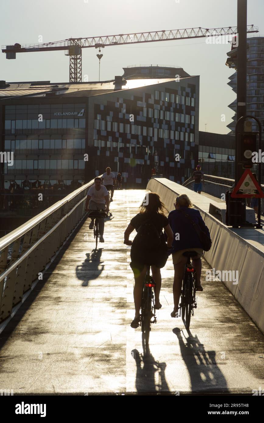 Kopenhagen, Stadtentwicklungsgebiet Südhafen, Bryggebroen, Fahrrad- und ...