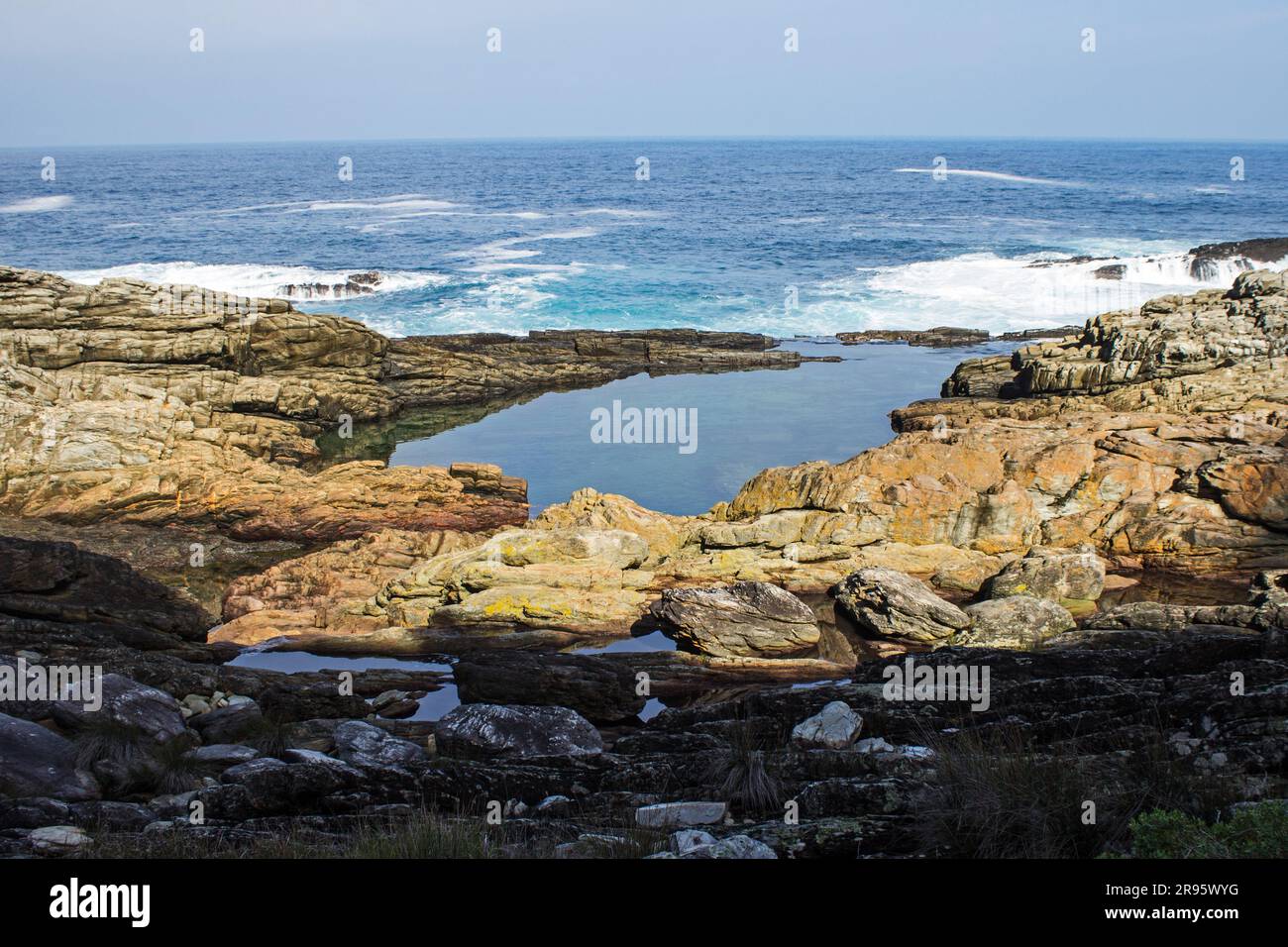 Tidal pool on the rocks hi-res stock photography and images - Alamy