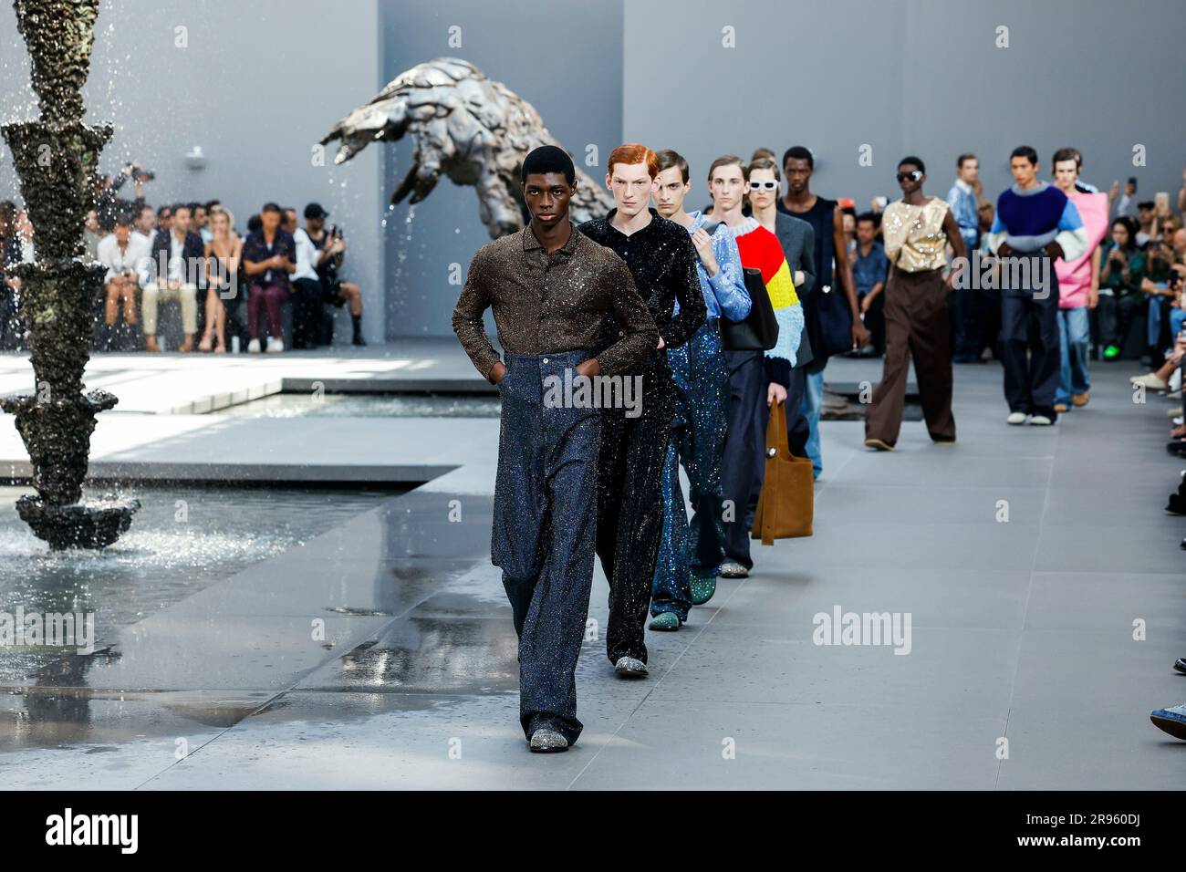 Loewe runway 24 hi-res stock photography and images - Alamy