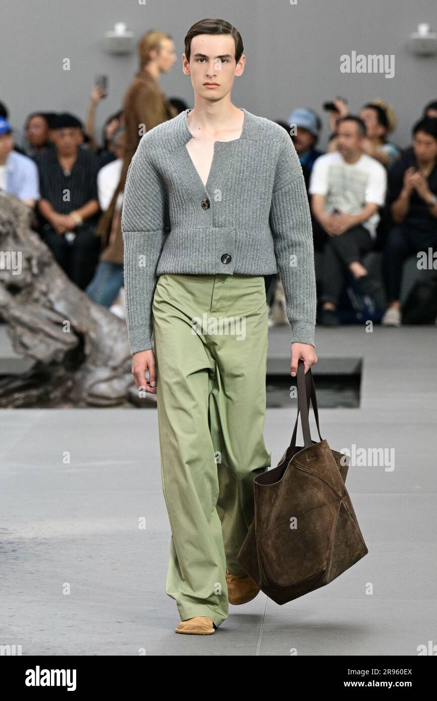 Loewe runway 24 hi-res stock photography and images - Alamy