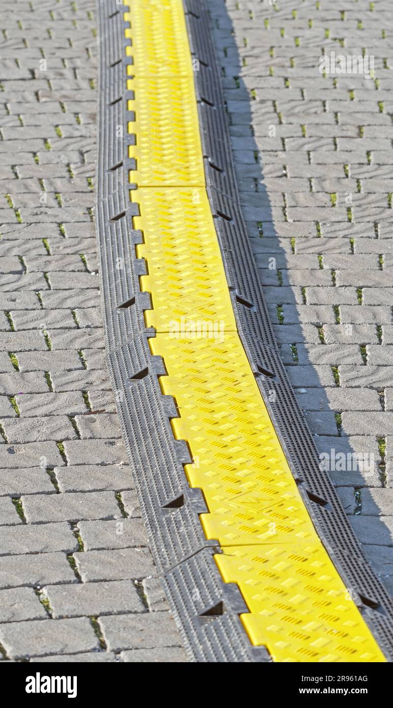 Ground cable hi-res stock photography and images - Alamy