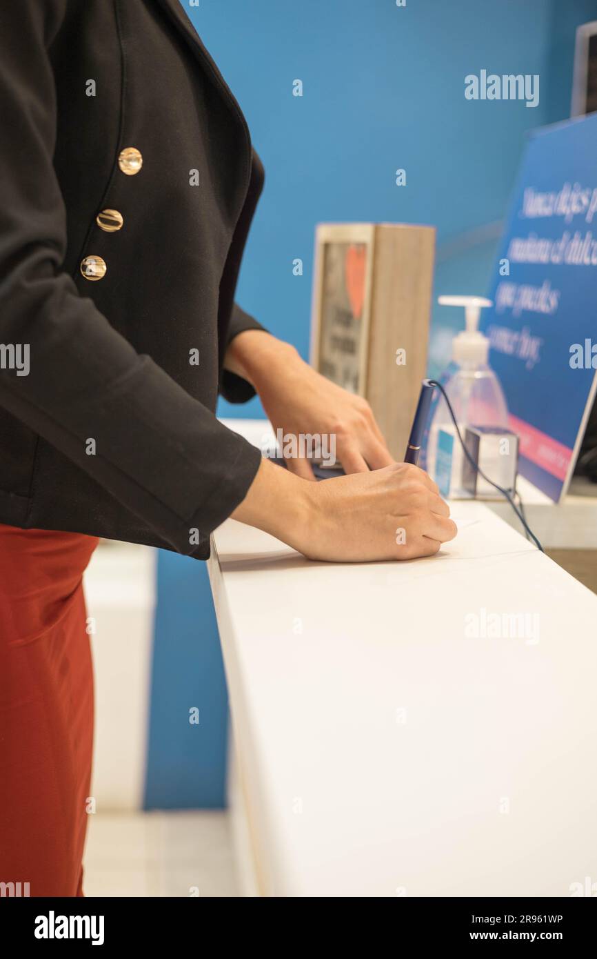 Modern business invoice hi-res stock photography and images - Alamy