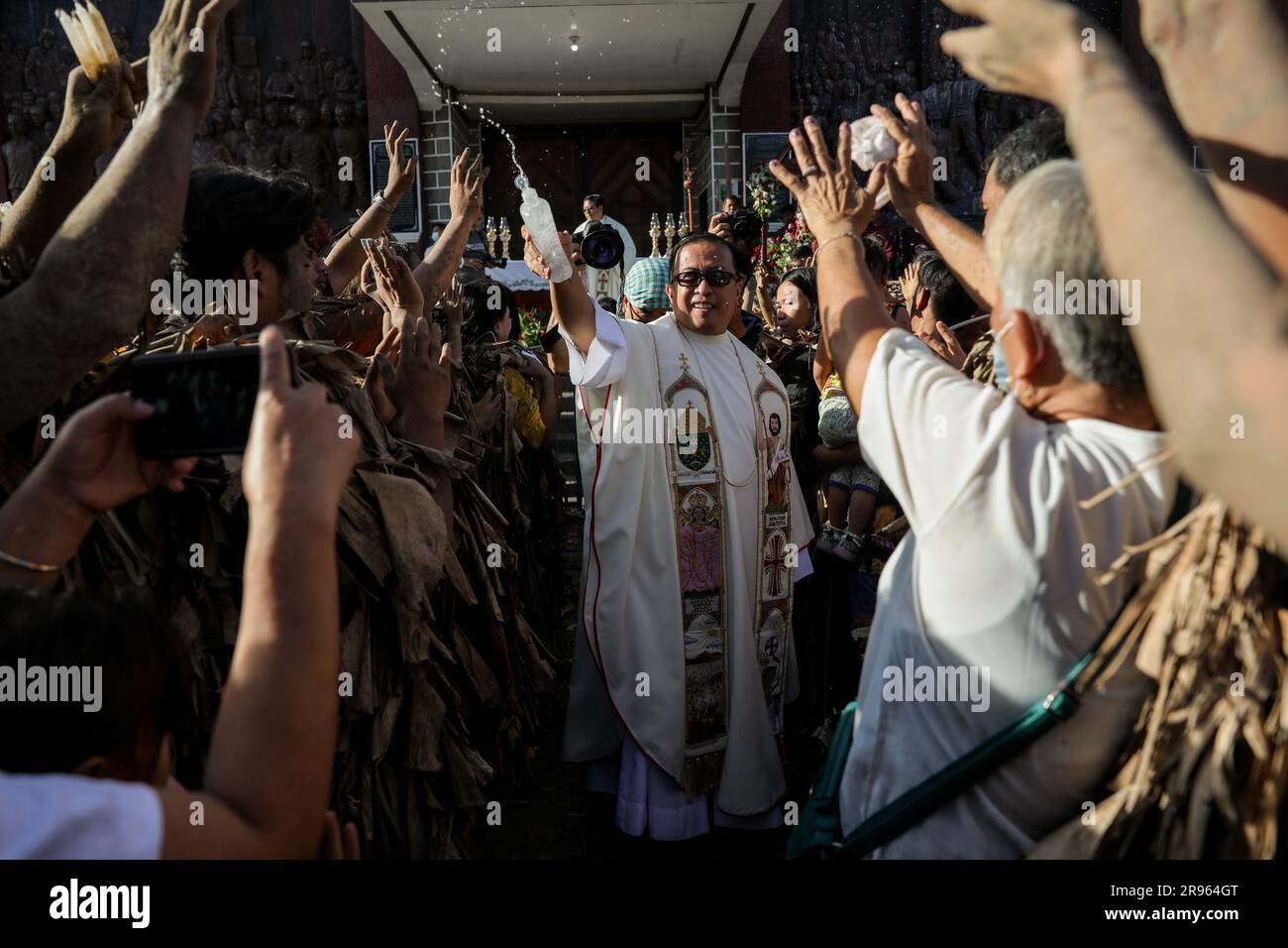Catholic priest sprinkles holy water hi-res stock photography and ...