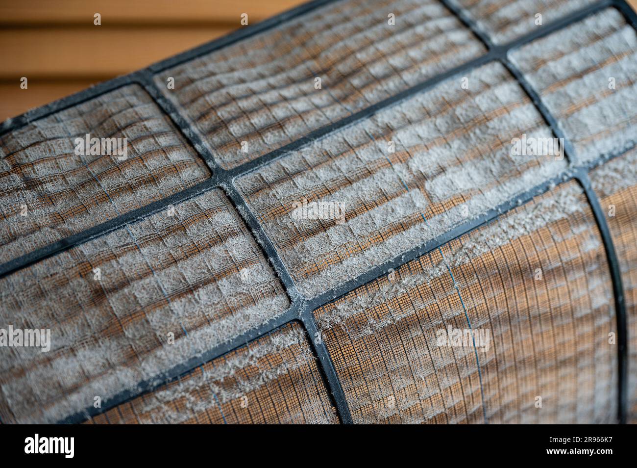 Man cleaning the air conditioner hi-res stock photography and images ...