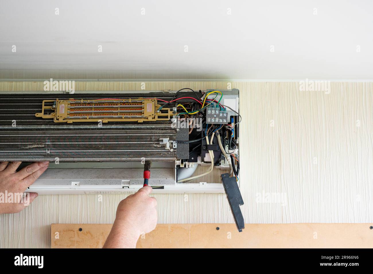 Cleaning air conditioner hi-res stock photography and images - Alamy