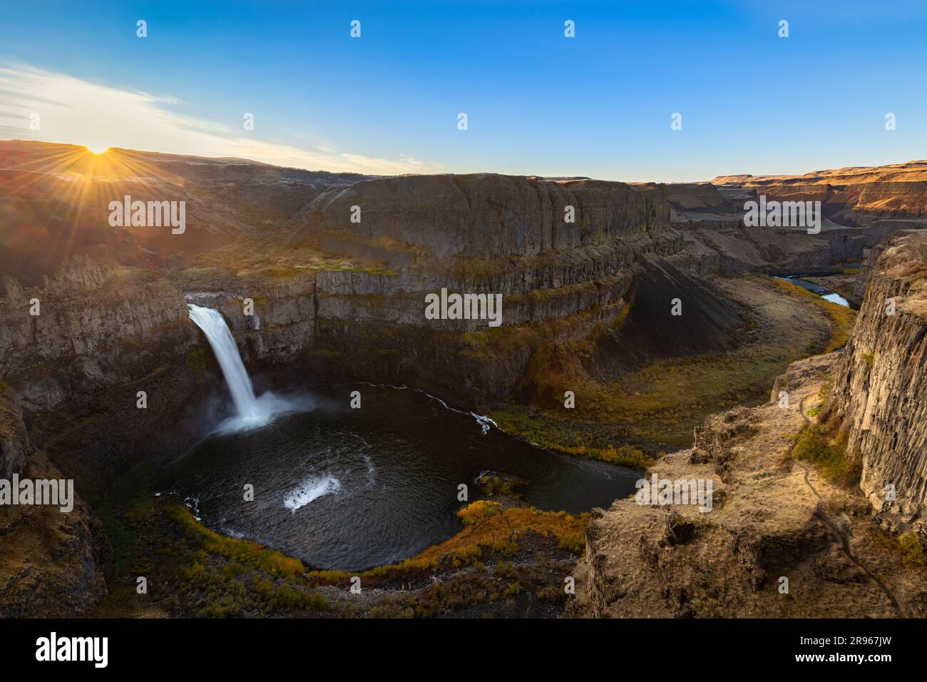 A breathtaking view of Palouse Falls at sunset. Washington State ...