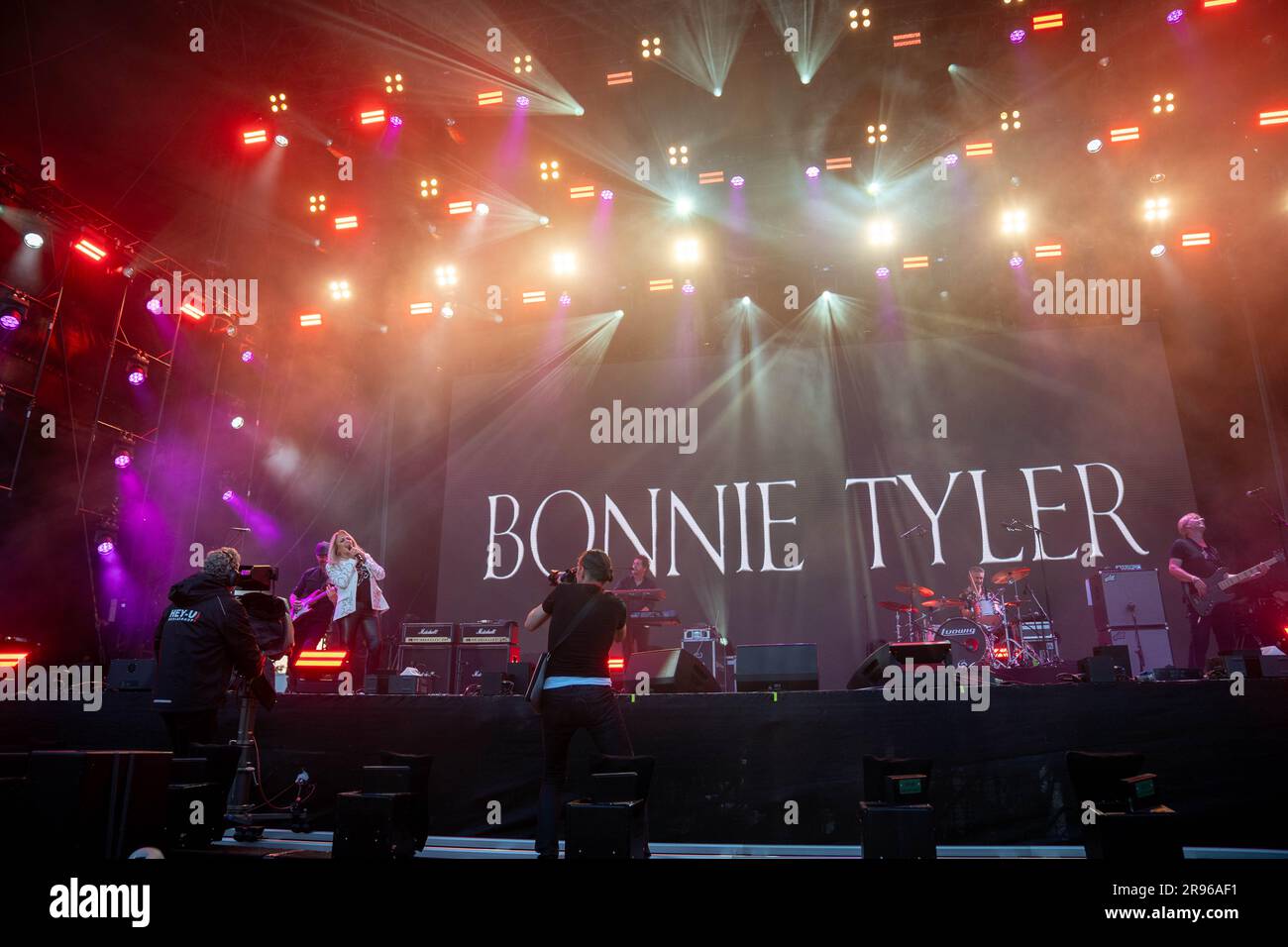 Bonnie tyler 80's hi-res stock photography and images - Alamy