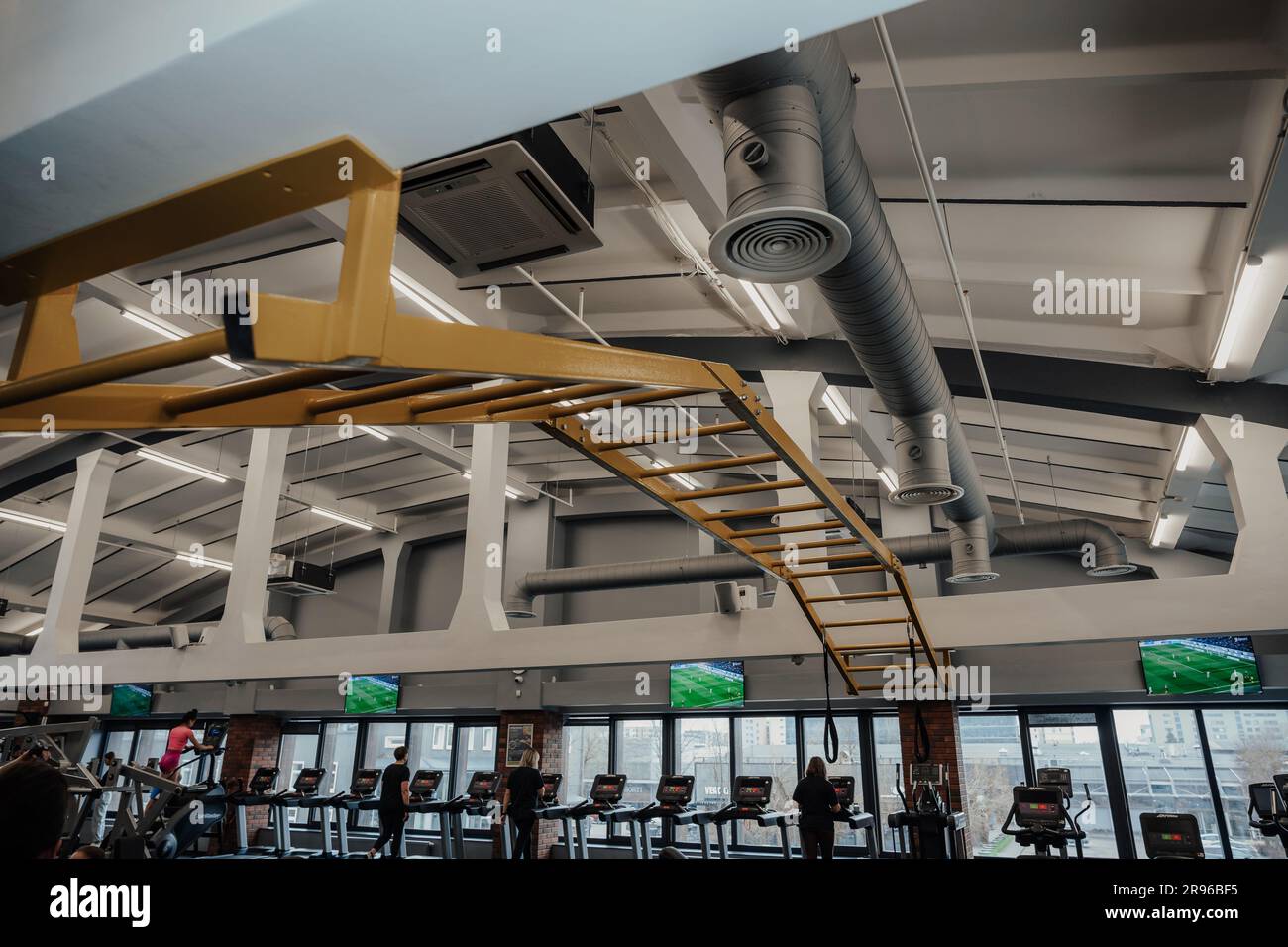 Expansive gym hi-res stock photography and images - Alamy