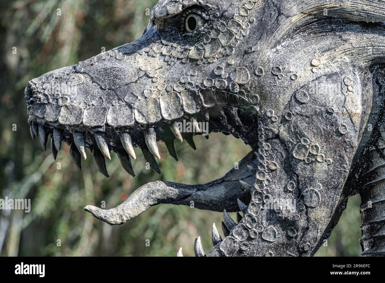Dragon sculpture in the Asian Bamboo Garden at Jacksonville Zoo and ...