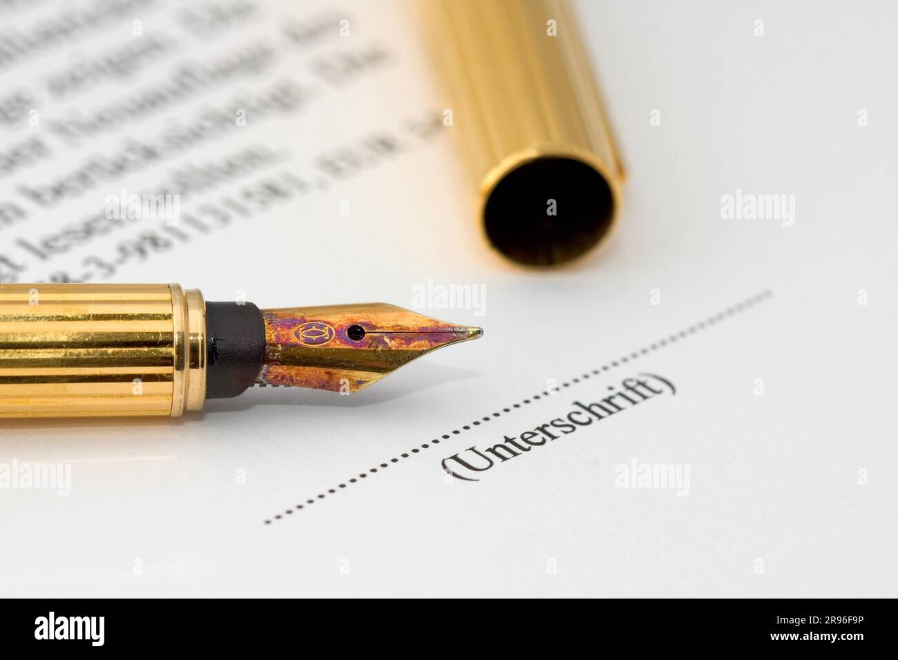Signing contract fountain pen hi-res stock photography and images - Alamy