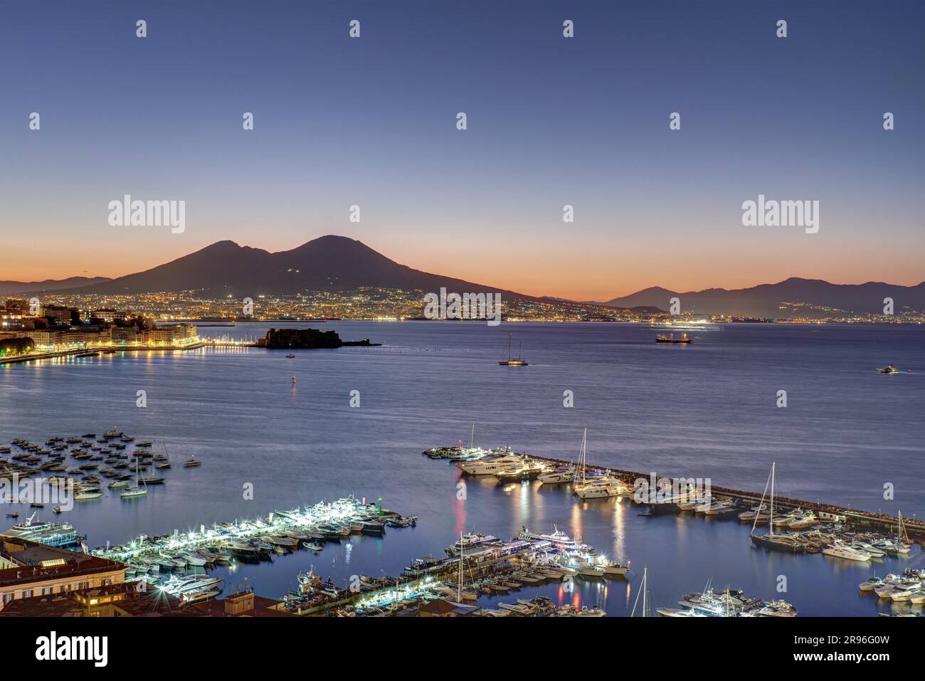 Sunrise over mount vesuvius hi-res stock photography and images - Alamy