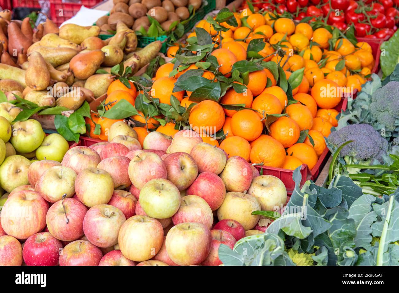 Mandarin tomato hi-res stock photography and images - Alamy