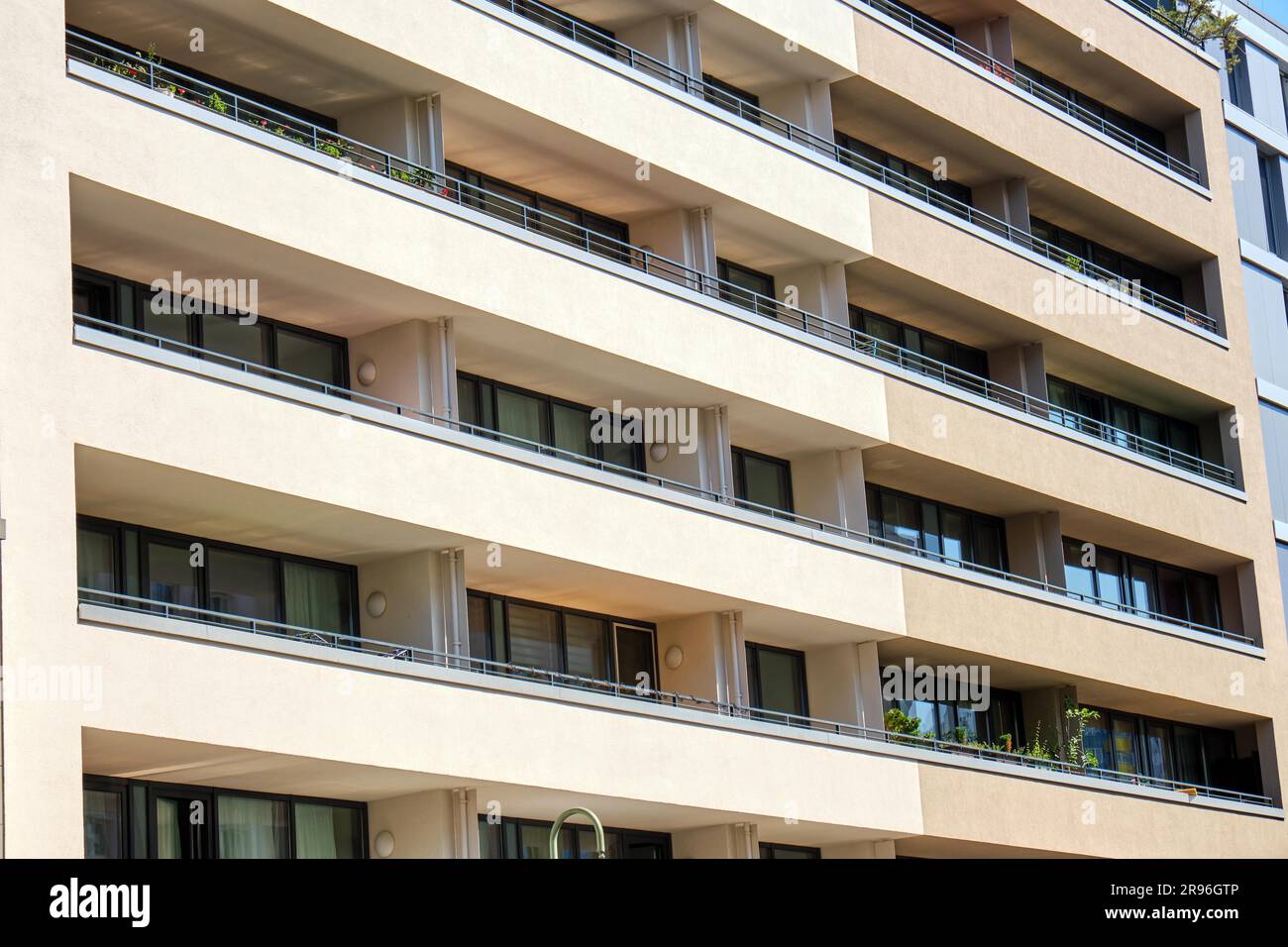 Large modern house expensive hi-res stock photography and images - Alamy