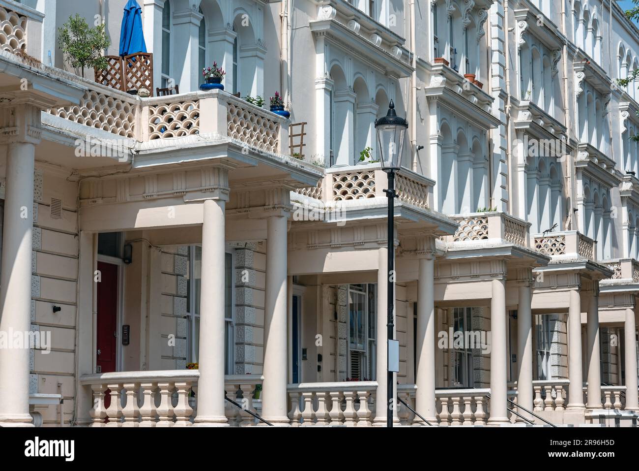 Traditional British terraced houses seen in Notting Hill, London Stock ...