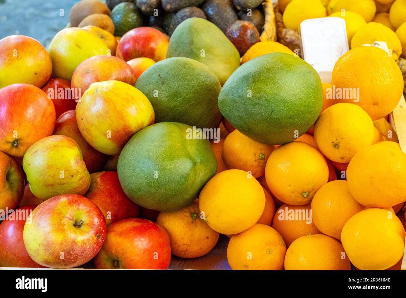 Apples, oranges and mangoes for sale at a market Stock Photo - Alamy
