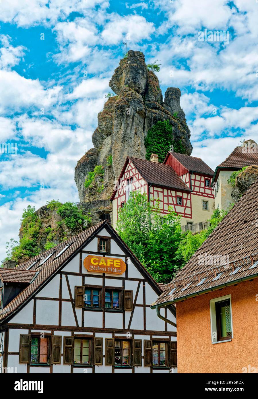 Prominent rock, rock village Tuechersfeld, OT of Pottenstein ...