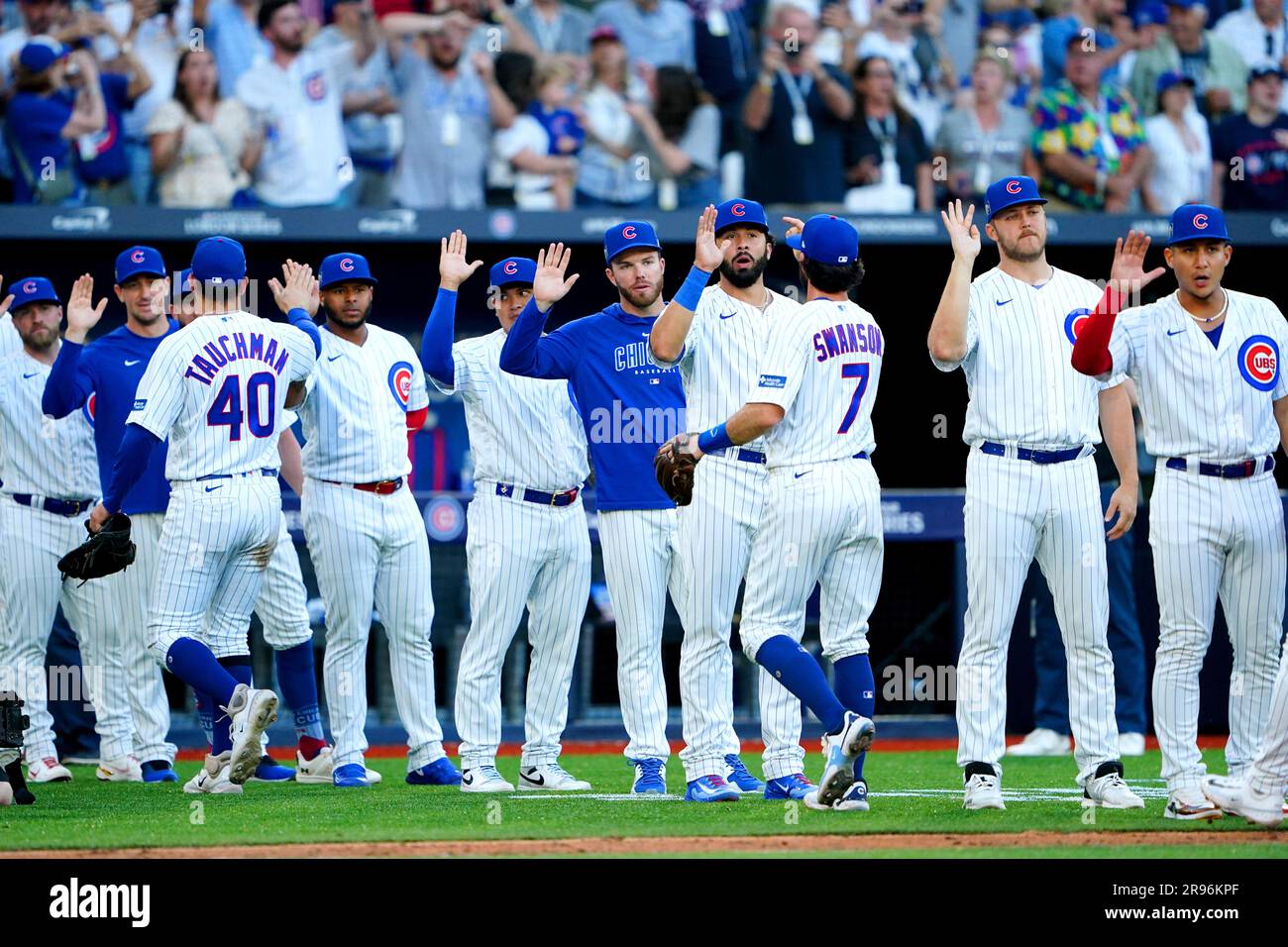 Chicago Cubs celebrate winning the first MLB London Series match at the ...