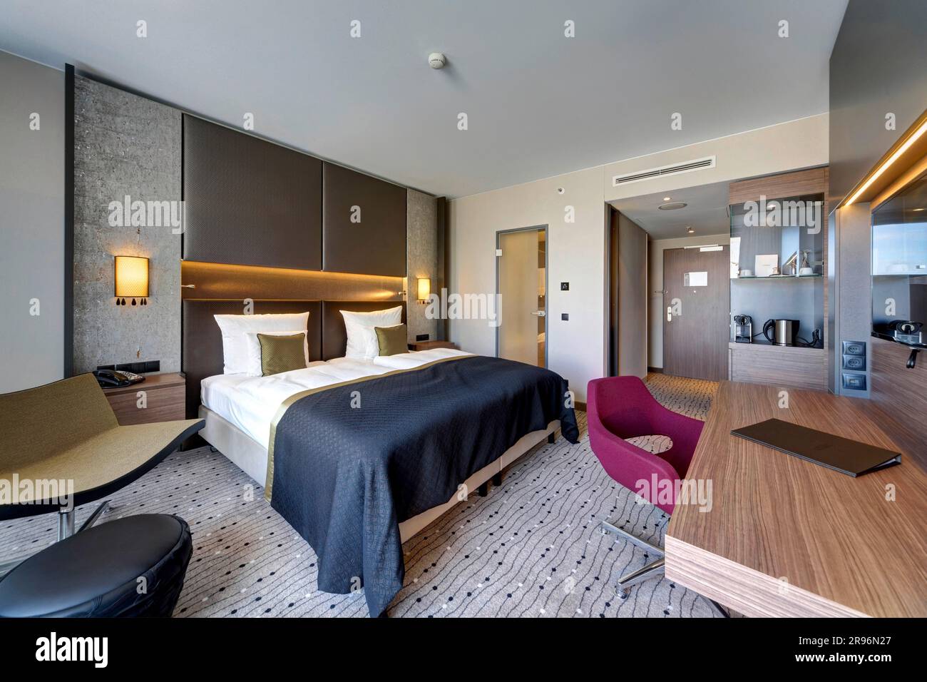 Guest rooms at the Hotel Steigenberger Berlin, Germany Stock Photo - Alamy