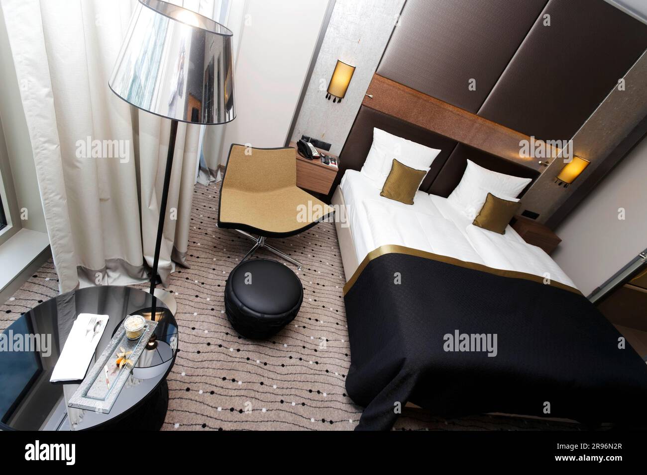 Guest rooms at the Hotel Steigenberger Berlin, Germany Stock Photo - Alamy