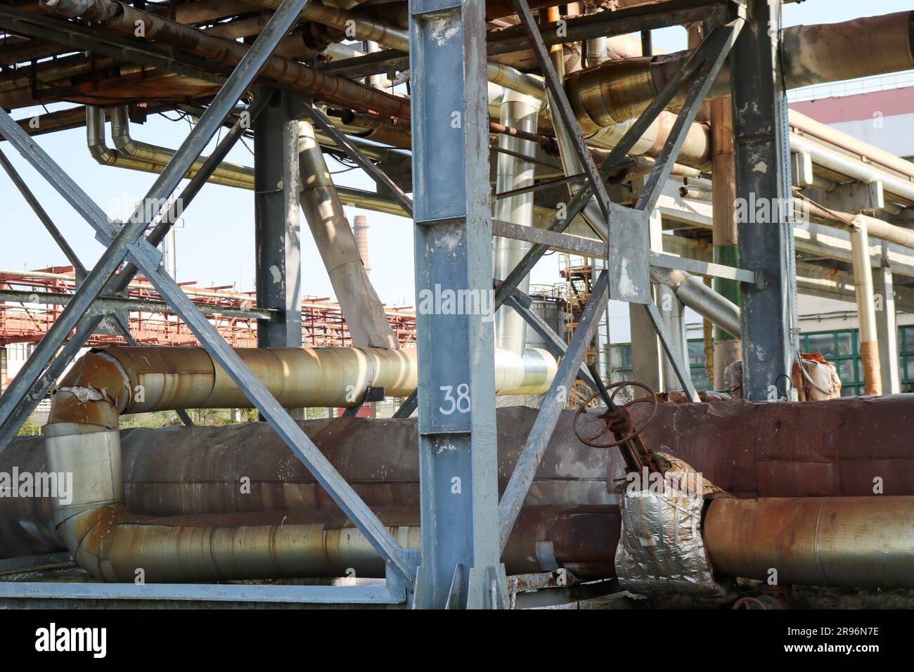 Pipeline estocada, pipes with steam and condensate, with a large ...