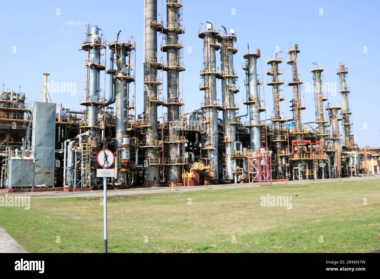 Installation of gas separation, many rectification chemical columns, pipes, heat exchanging ...