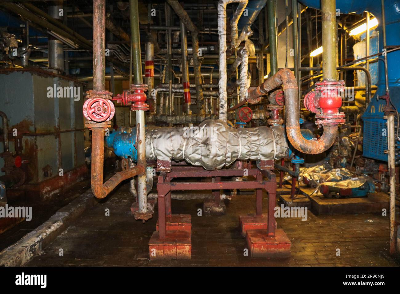 Iron shell-and-tube heat exchanger energy equipment for heating ...