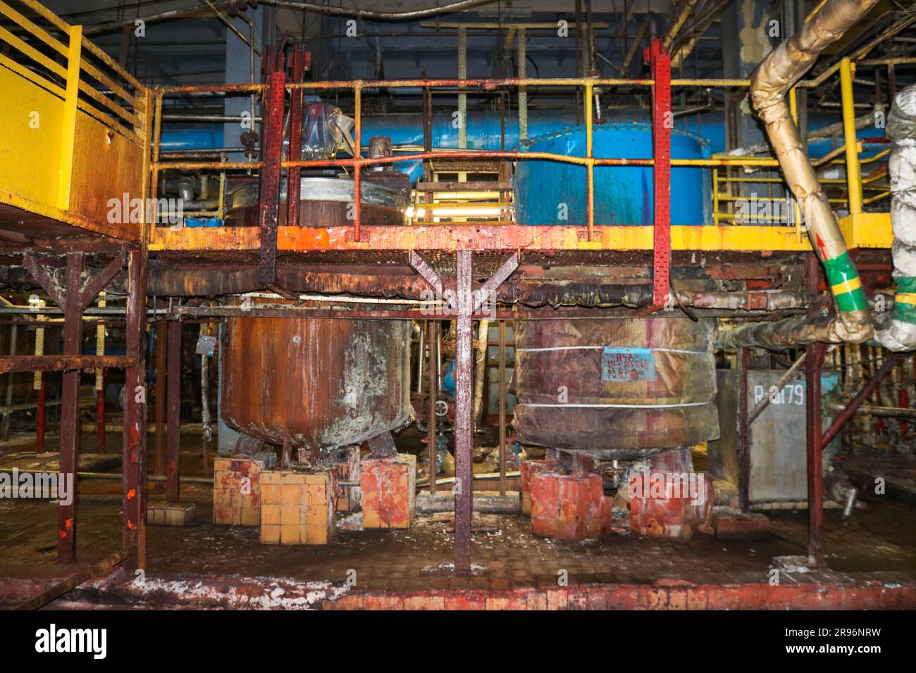 Corrosion refinery heat exchangers hi-res stock photography and images ...