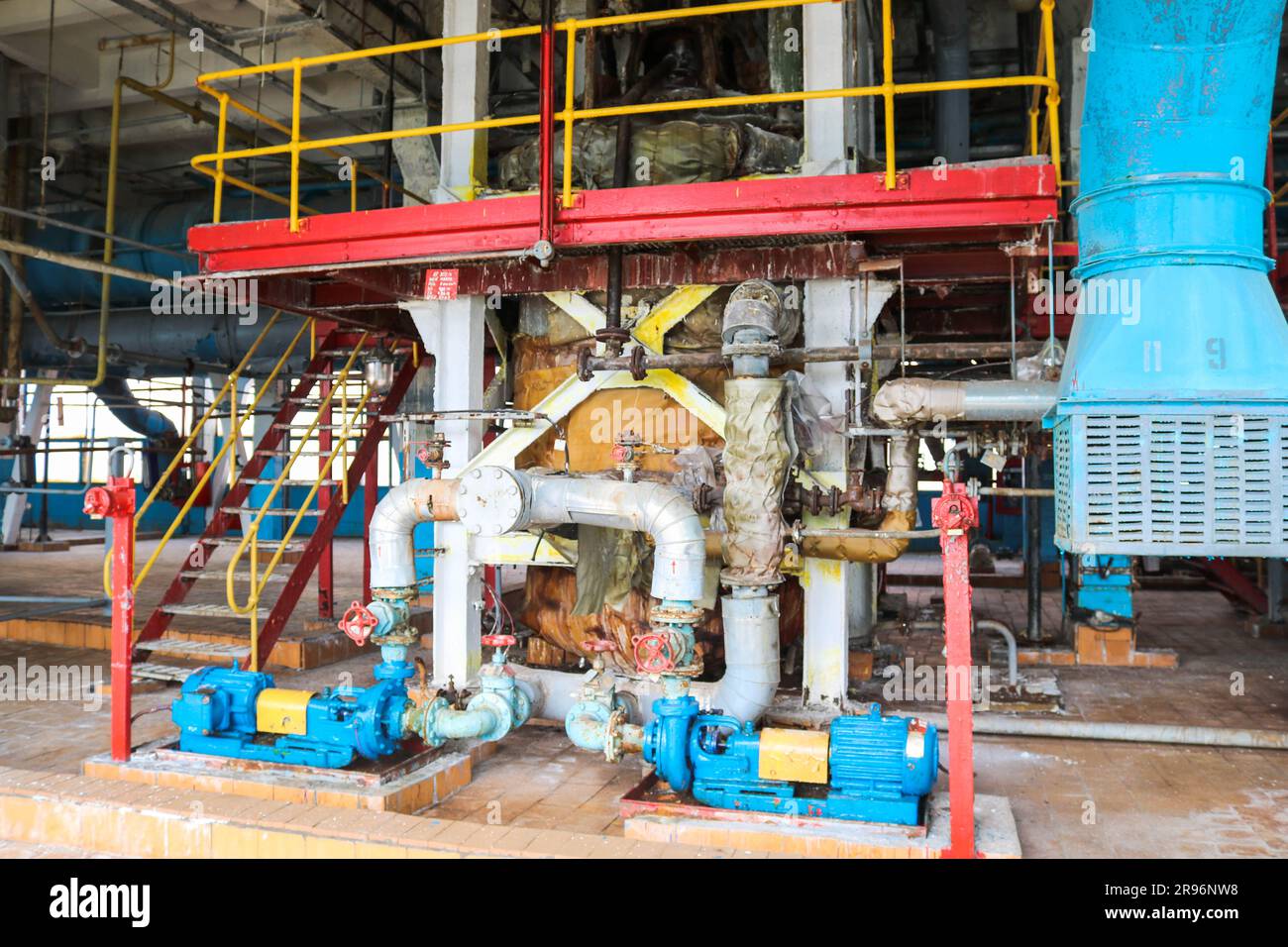 Iron metal centrifugal pumps equipment and pipes with flanges and ...