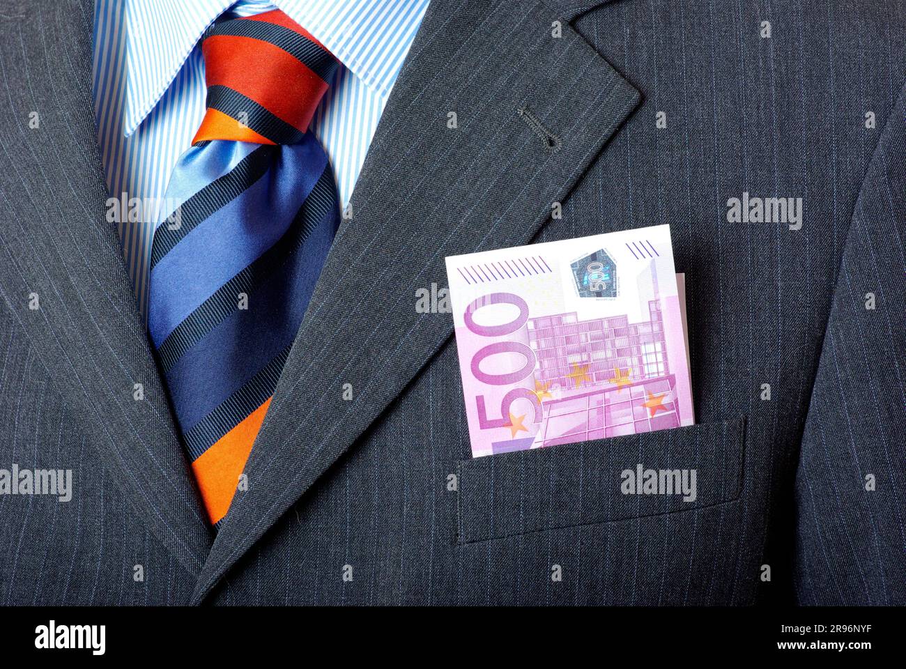 Five hundred euro banknote hi-res stock photography and images - Alamy