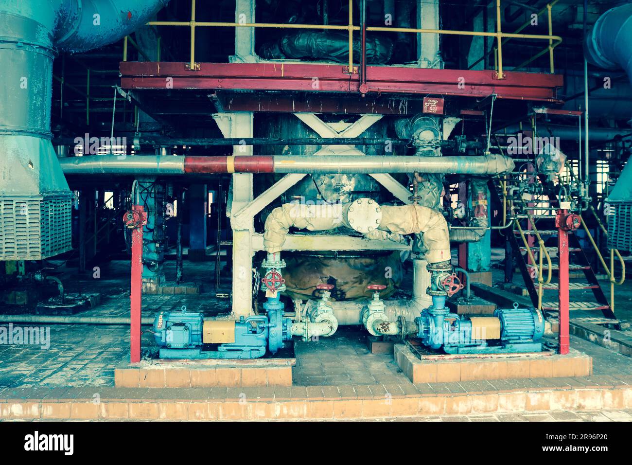 Iron metal centrifugal pumps equipment and pipes with flanges and ...