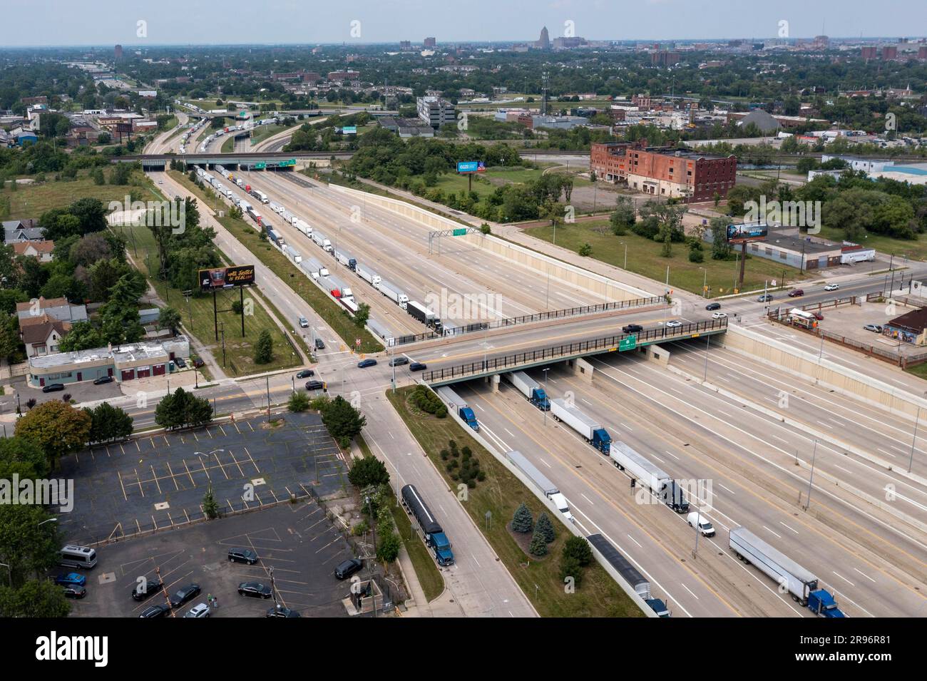Trucks us and canadian border hi-res stock photography and images - Alamy