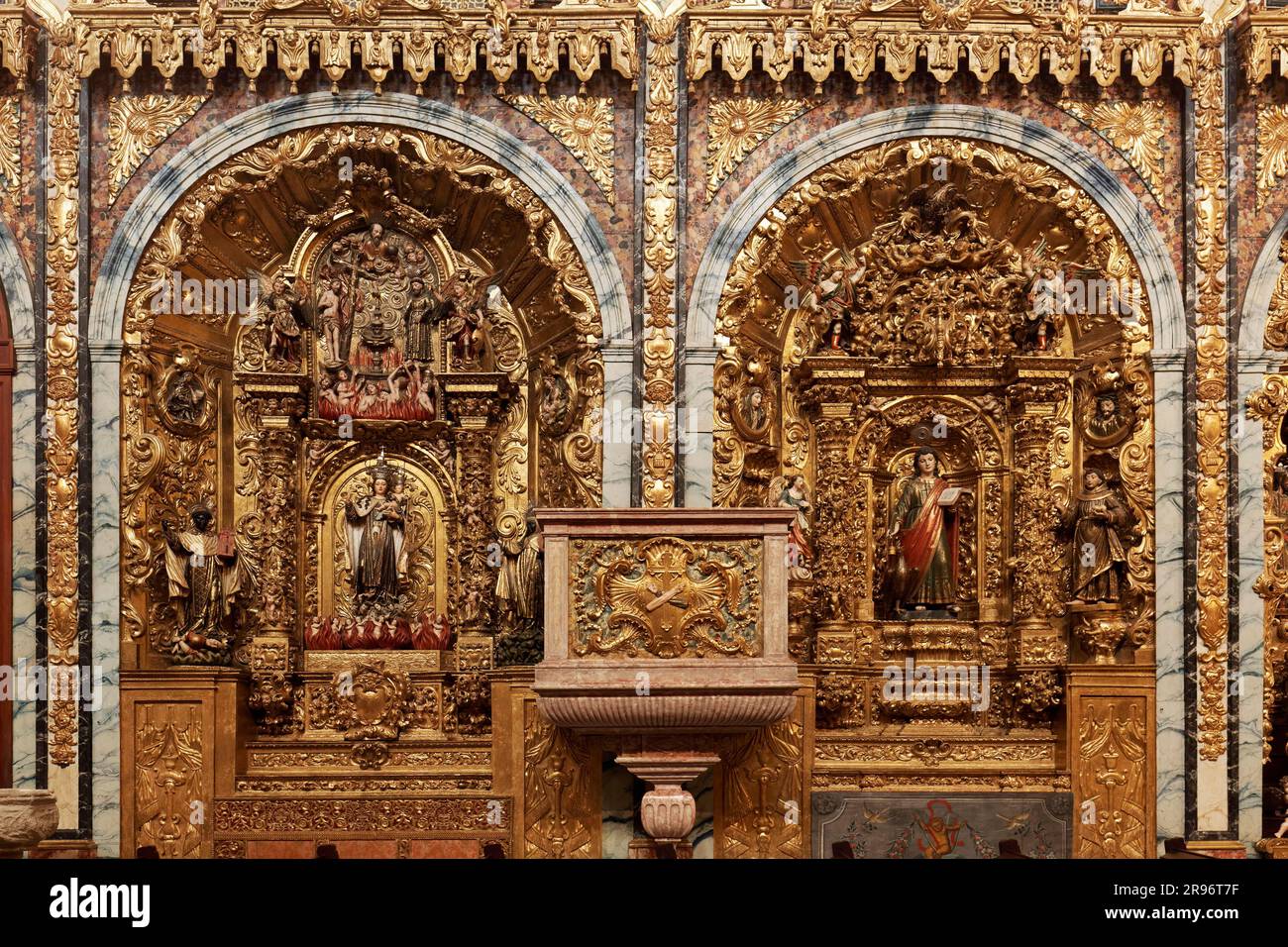 Monastery church Igreja de Santa Clara, baroque side altar completely ...
