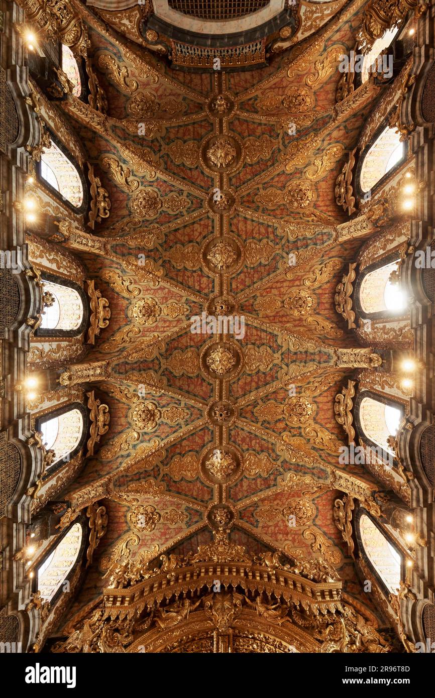 Convent church Igreja de Santa Clara, baroque vault, completely gilded ...