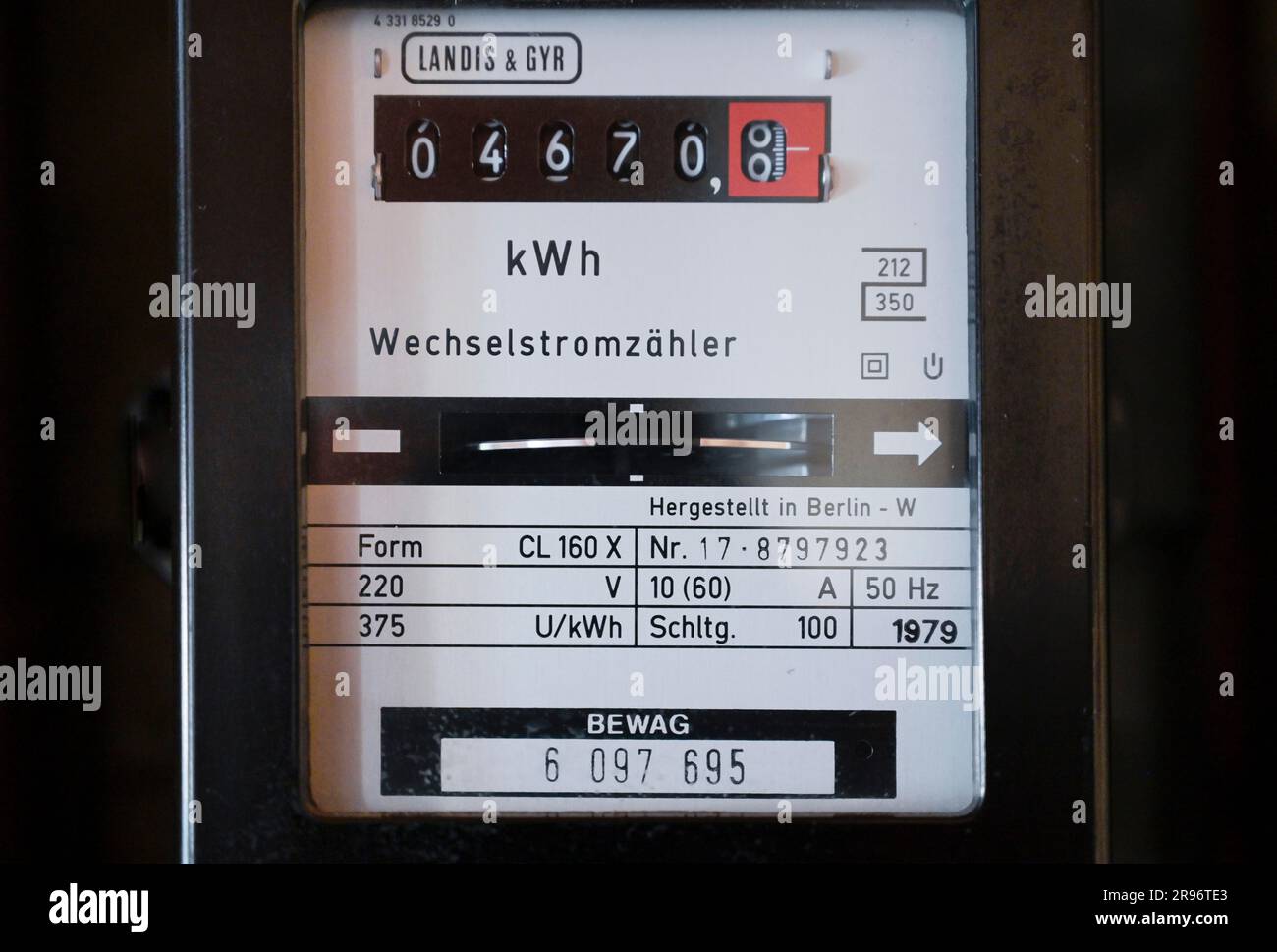 Analog meter hi-res stock photography and images - Alamy