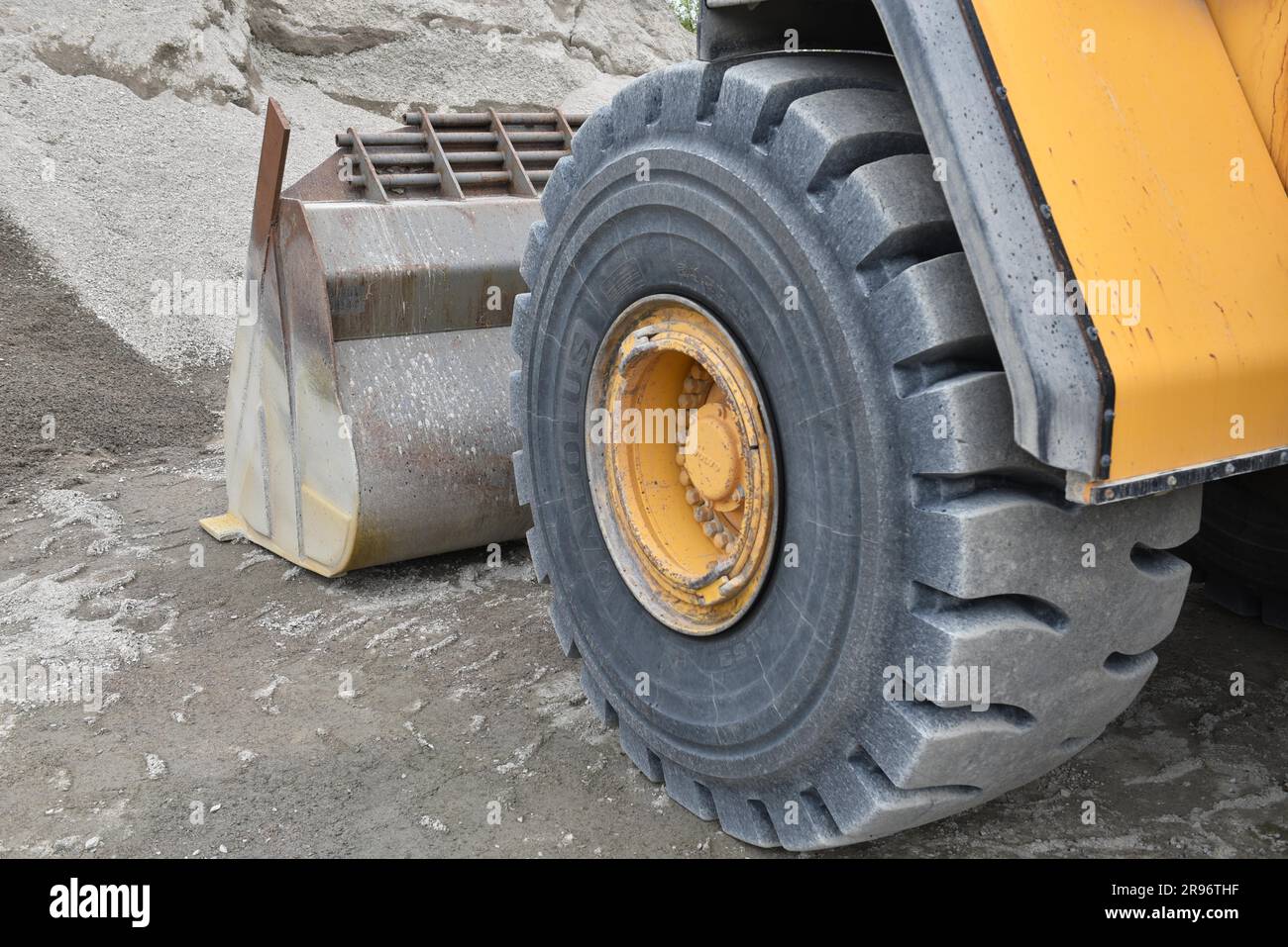 Wheel loader in a quarry in Norway Stock Photo - Alamy